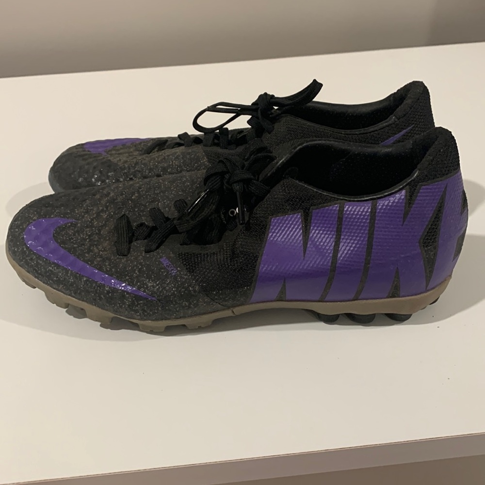 Indoor Cleats - Gem
